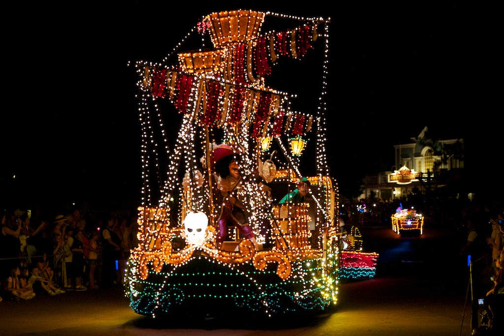 Main Street Electrical Parade lights up the Magic Kingdom once again ...