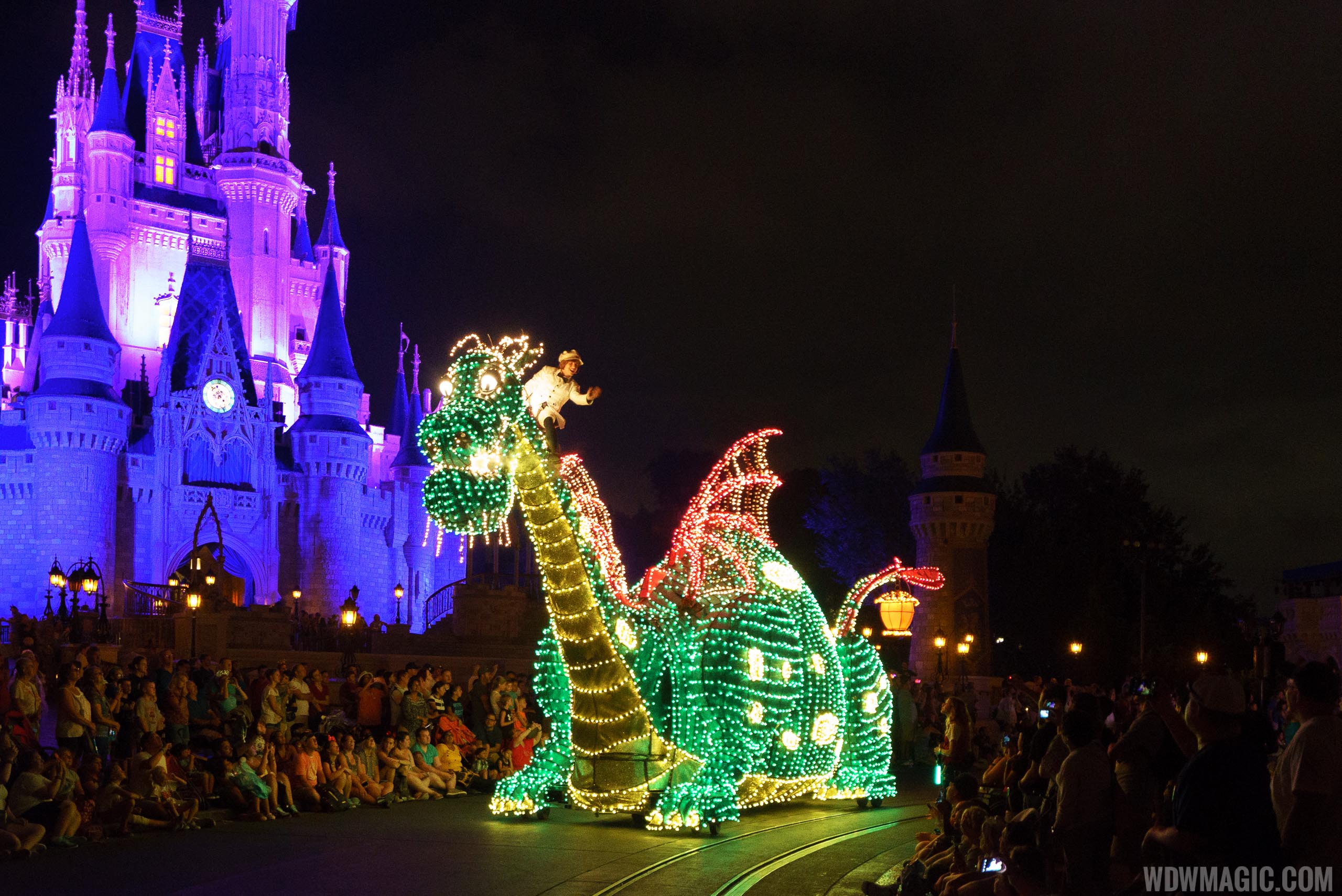 Main Street Electrical Parade final performance - Photo 7 of 11