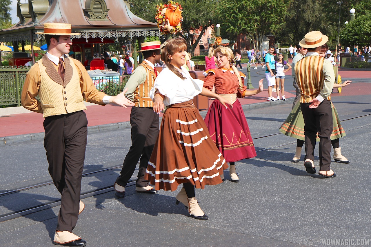 Main Street Trolley Show fall edition - Photo 2 of 8