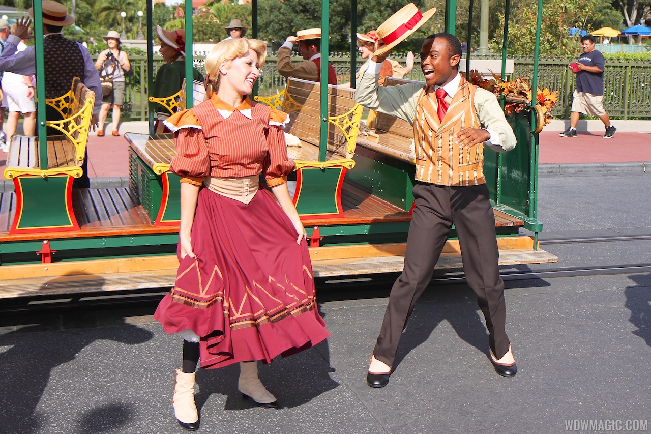 VIDEO - The new fall edition of the Main Street Trolley Show