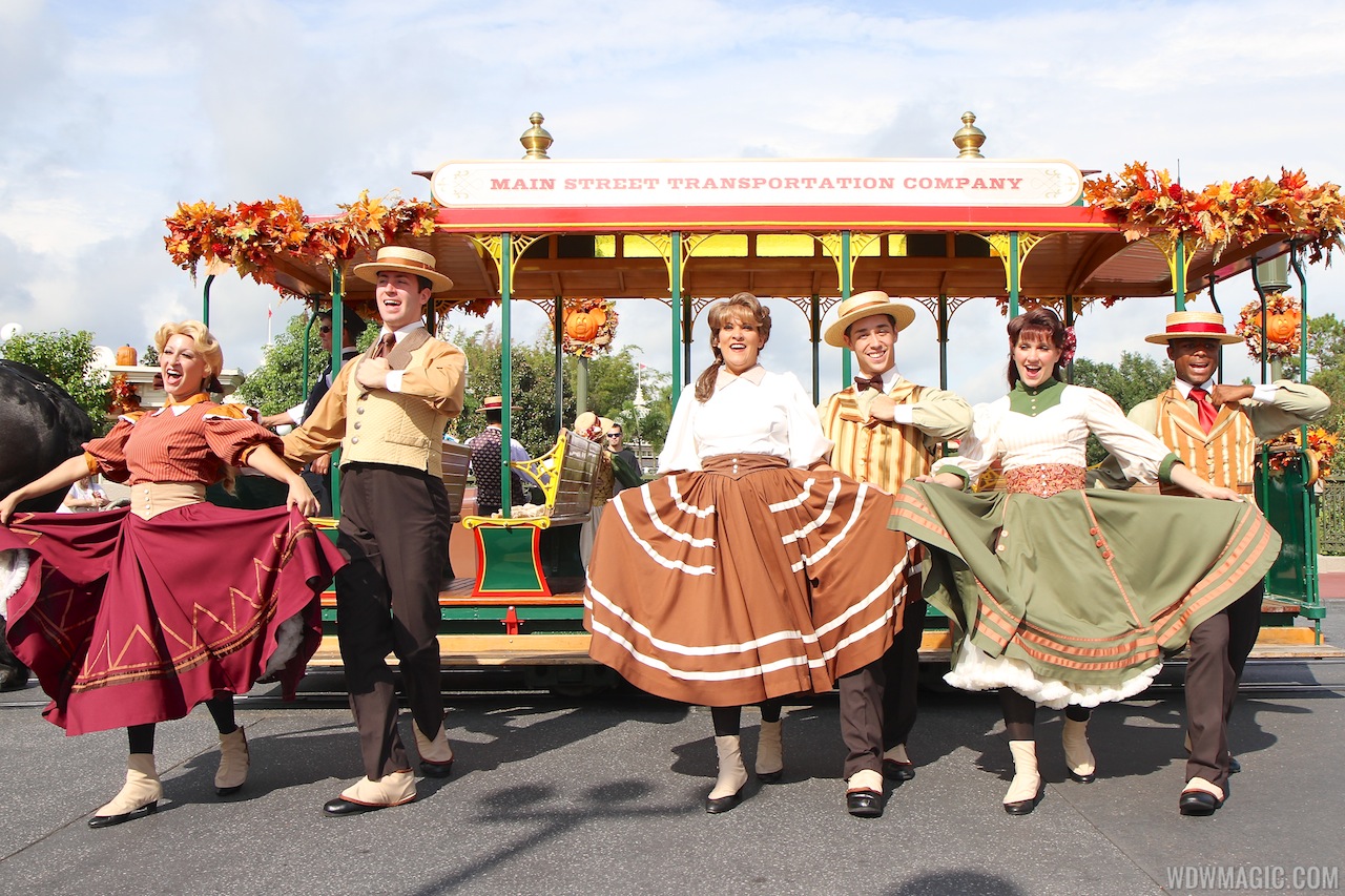 VIDEO - The new fall edition of the Main Street Trolley Show