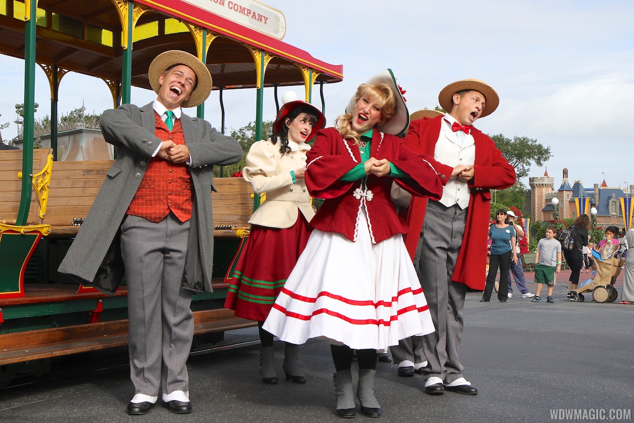 Holly Jolly Trolley Show - Photo 5 of 10