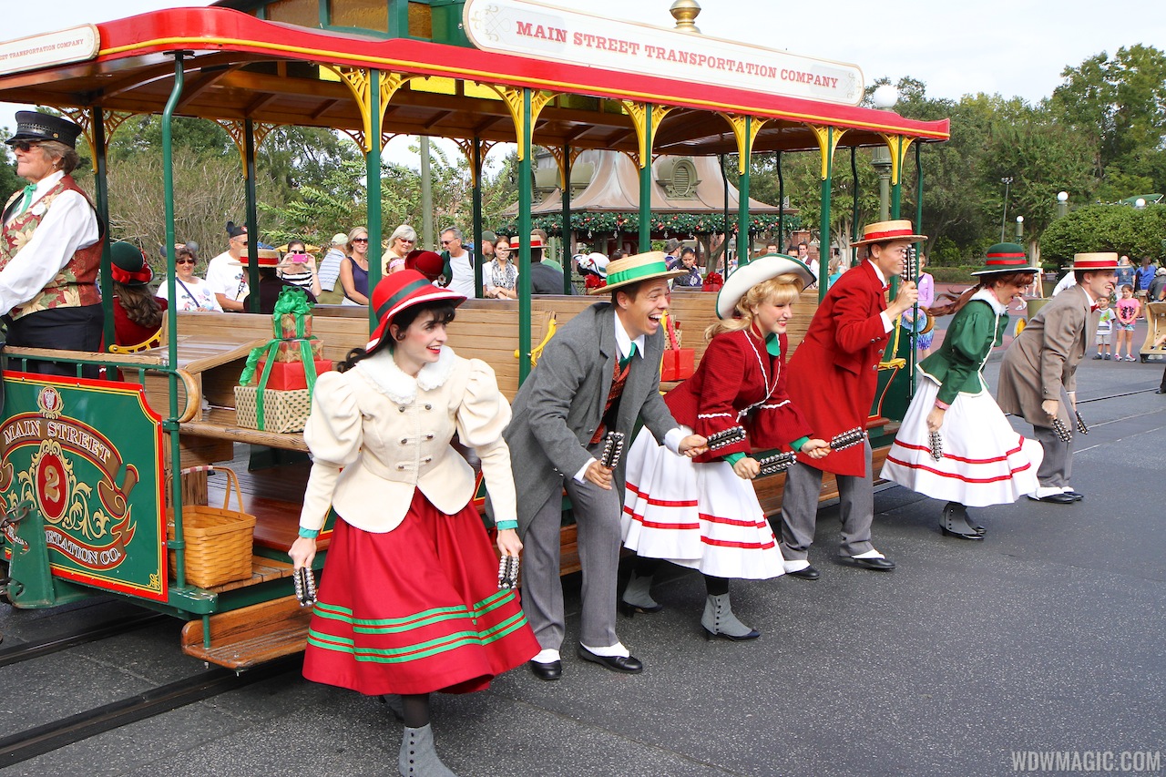VIDEO - 'Holly Jolly Trolley Show' debuts at the Magic Kingdom as the ...
