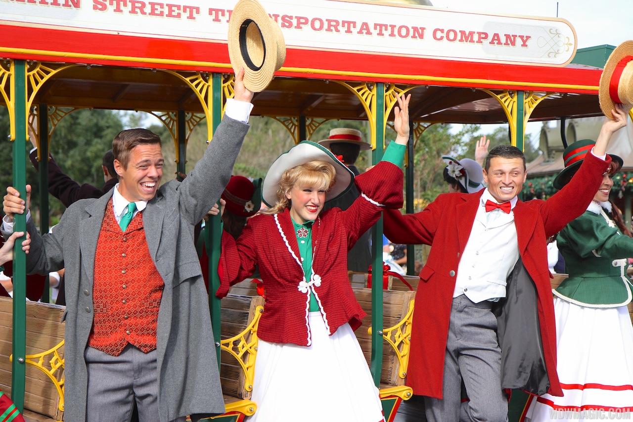 Holly Jolly Trolley Show - Photo 7 of 10