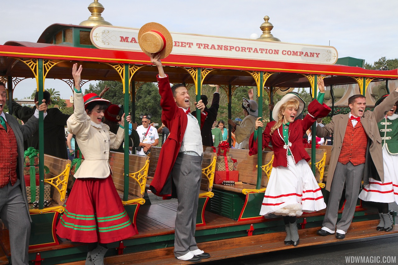 Holly Jolly Trolley Show - Photo 8 of 10