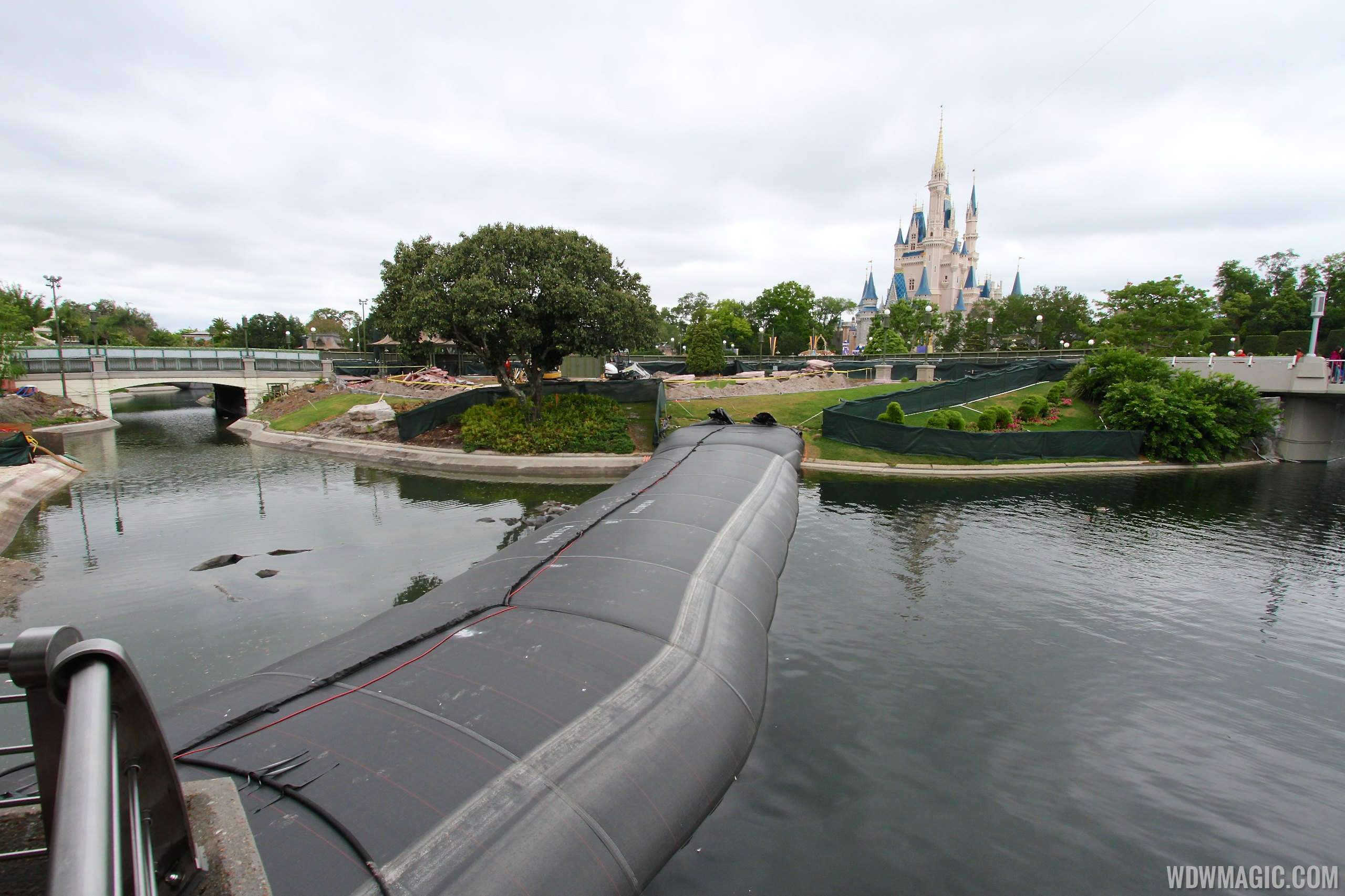 PHOTOS - Dams installed on the Magic Kingdom's waterways to begin major ...