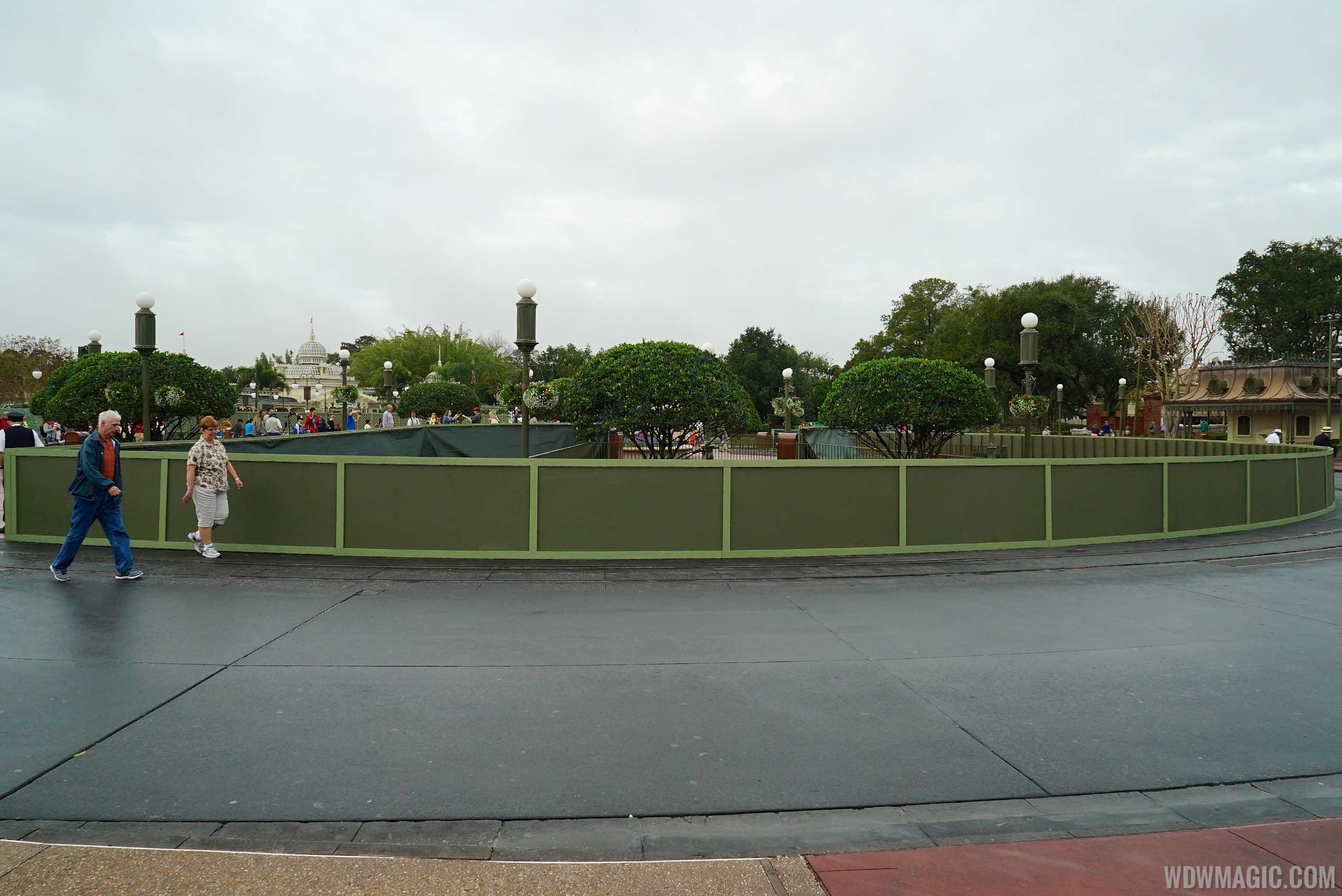 Walls around center of hub - Photo 2 of 6