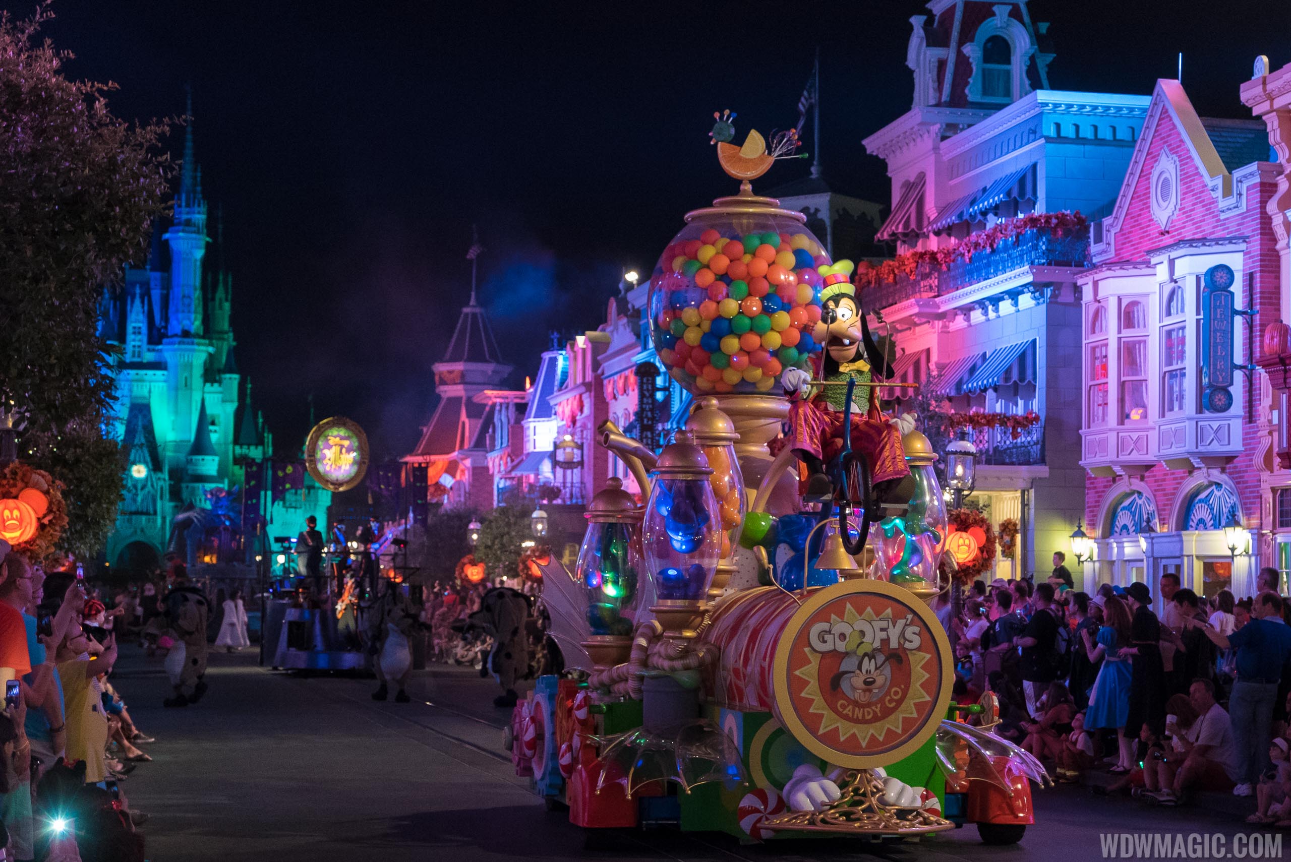 Mickey's Boo to You Halloween Parade 2015 - Photo 34 of 44