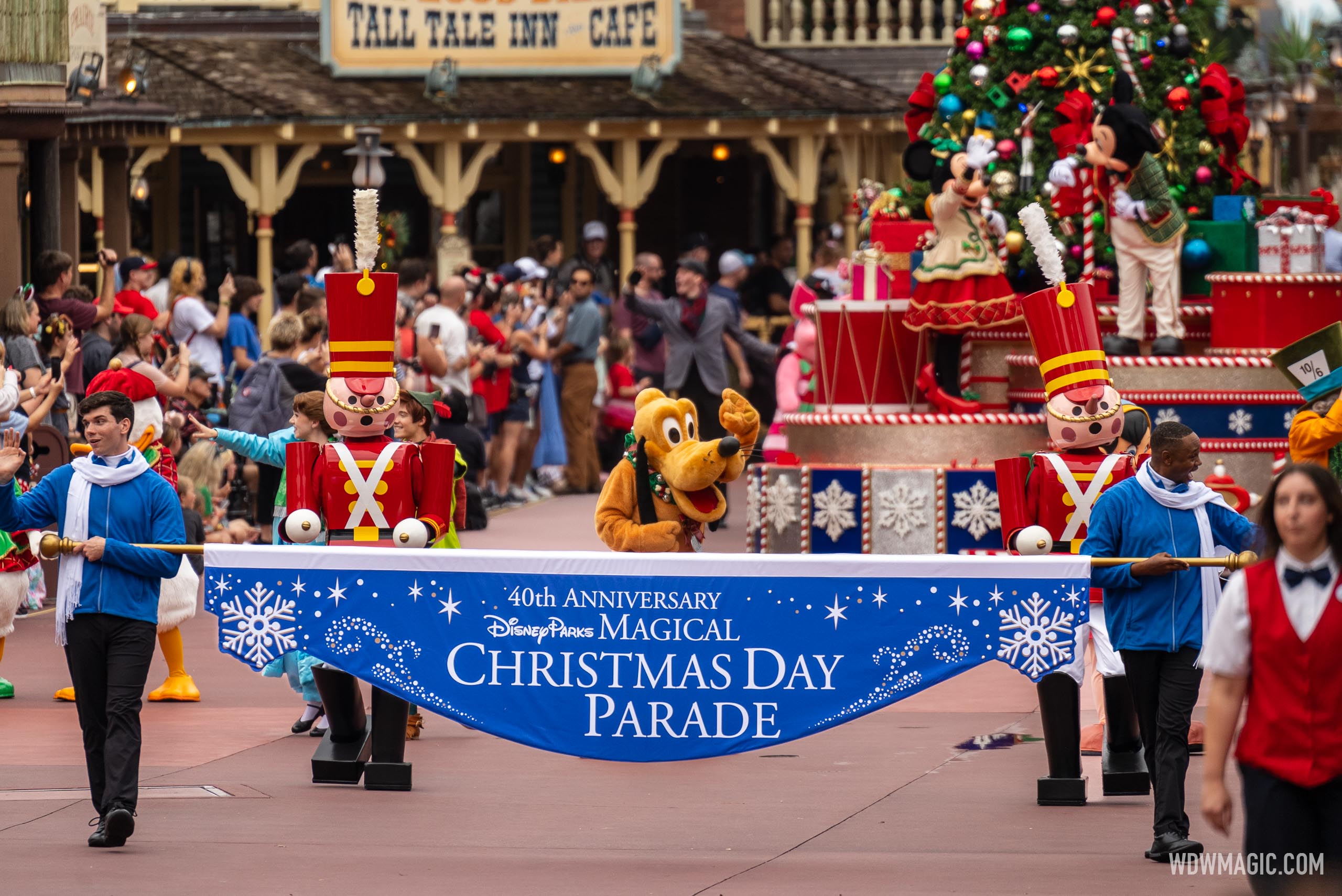 Mickey's Once Upon a Christmastime Parade - Christmas Day Parade ...