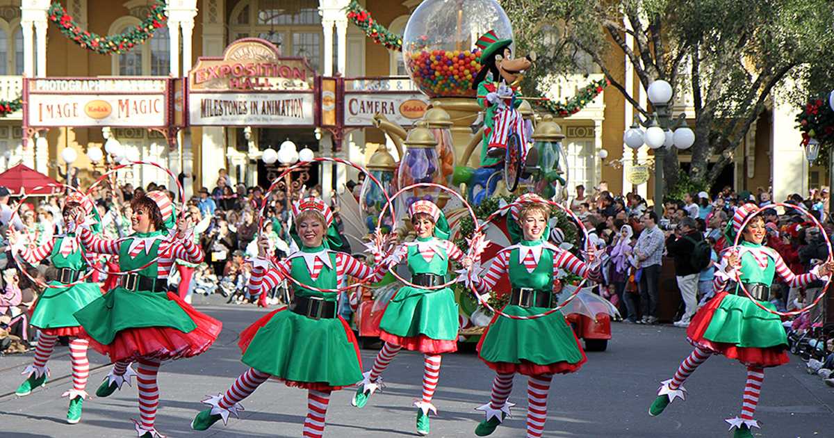 Mickeys Once Upon A Christmastime Parade 2009 Photo 40 Of 62