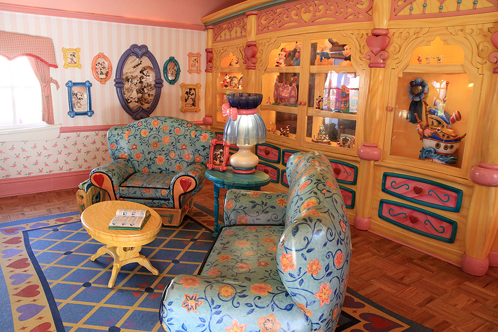 Minnie's Country House - interior