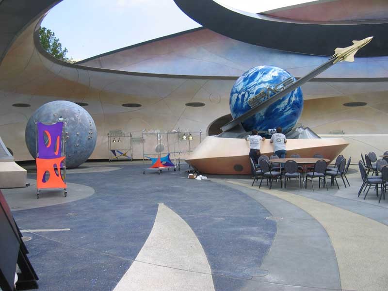 Lunch event taking place infront of Mission SPACE