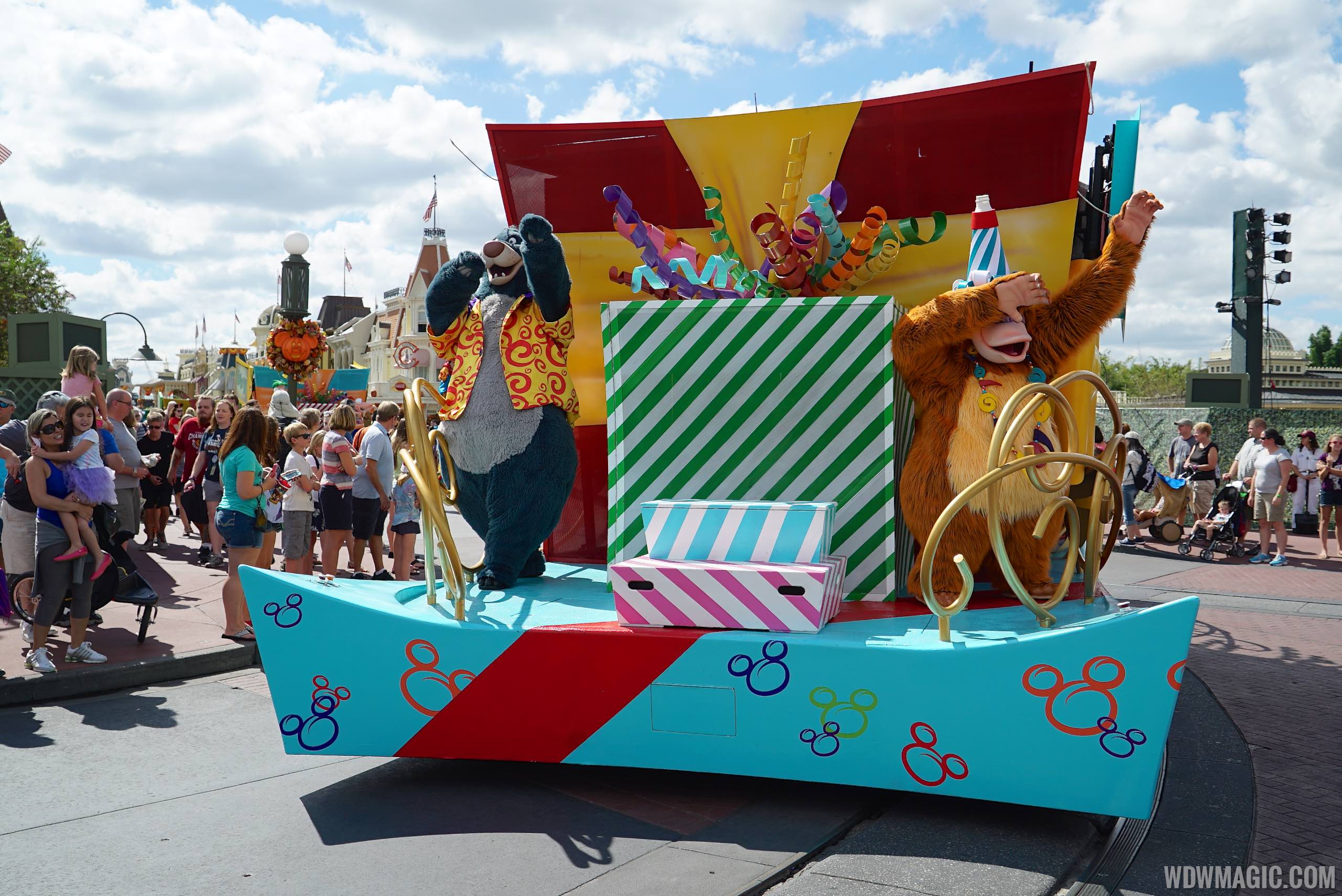 'Move It! Shake It! Dance and Play It!' Street Party