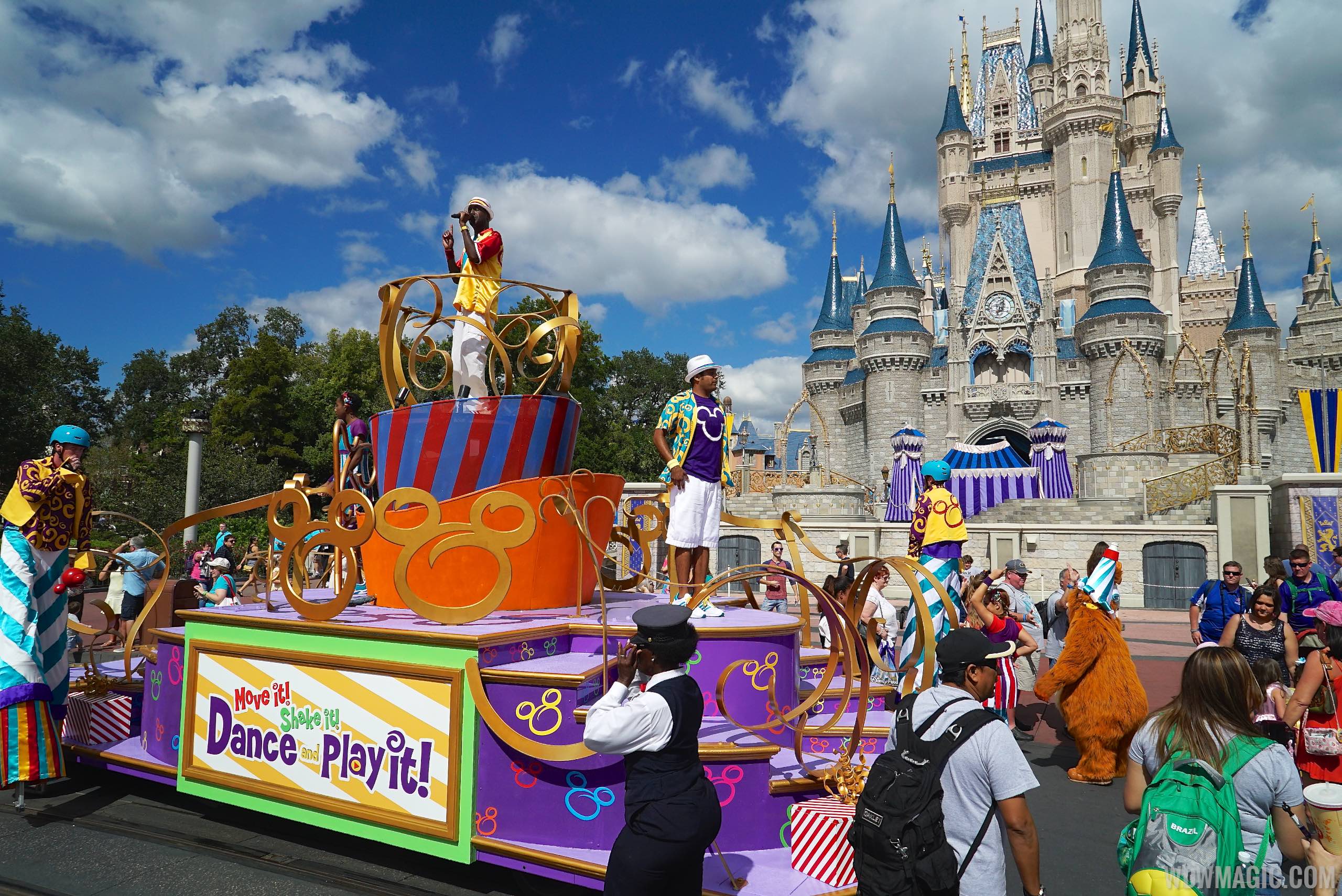 VIDEO - New 'Move It! Shake It! Dance and Play It!' Street Party opens ...