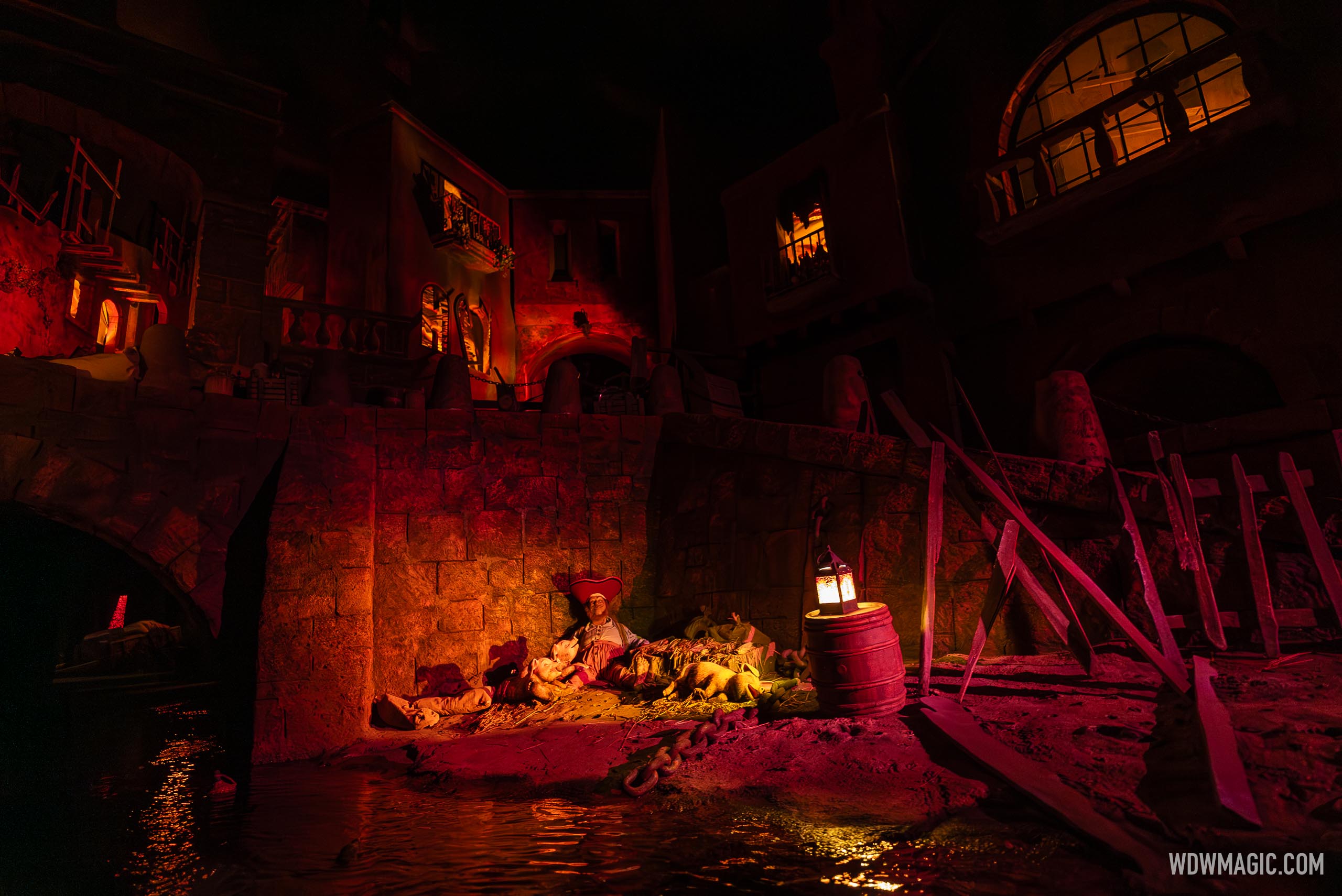 Pirates of the Caribbean show scenes - Photo 23 of 30