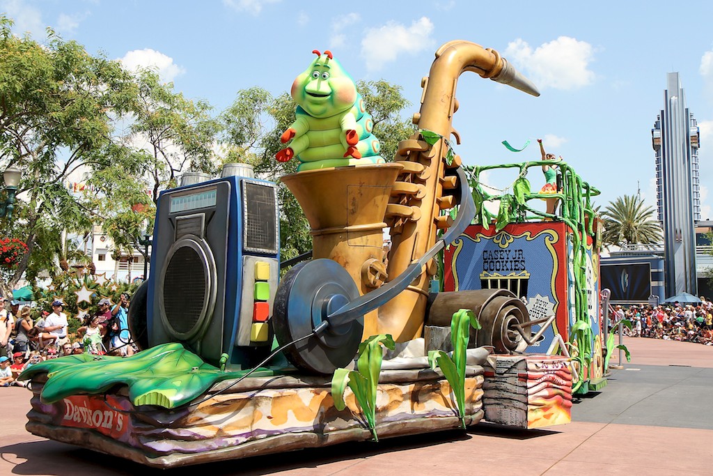Parade performance - Photo 5 of 24