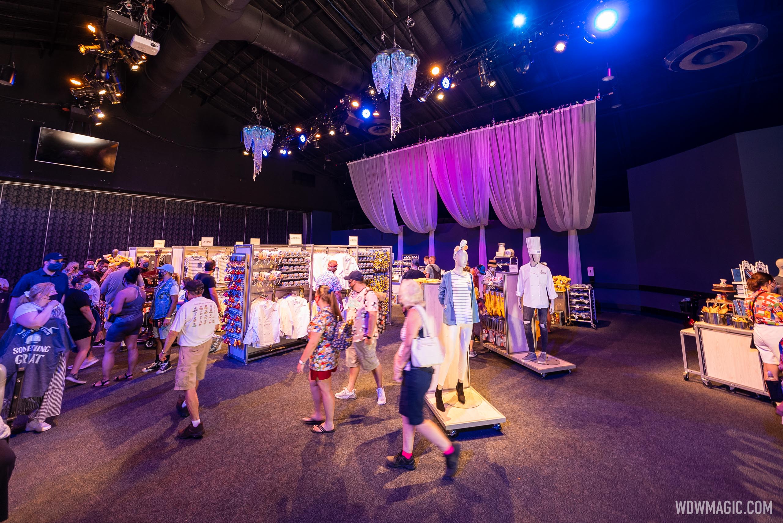 World Showplace Remy's Ratatouille Adventure merchandise store - Photo ...