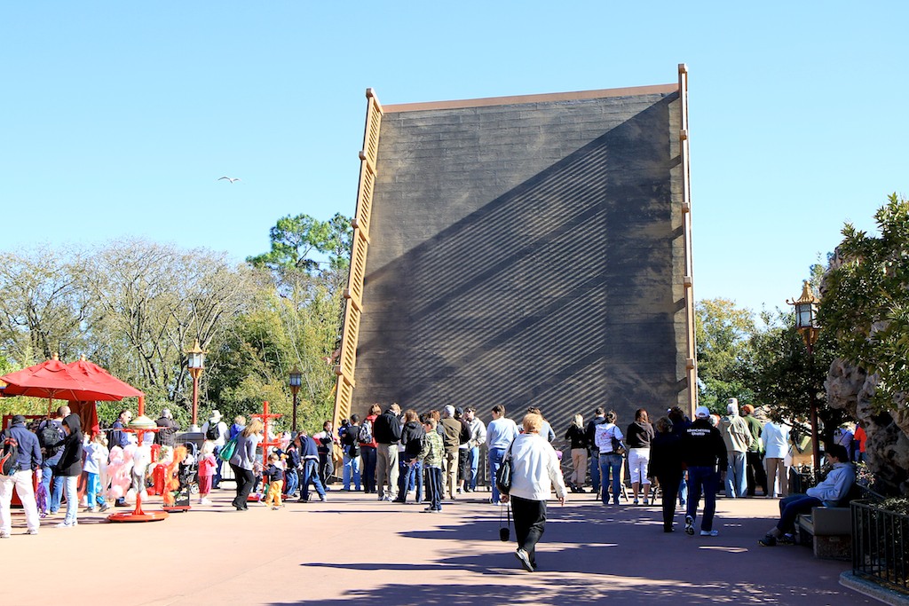 Promenade bridge raised - Photo 1 of 4