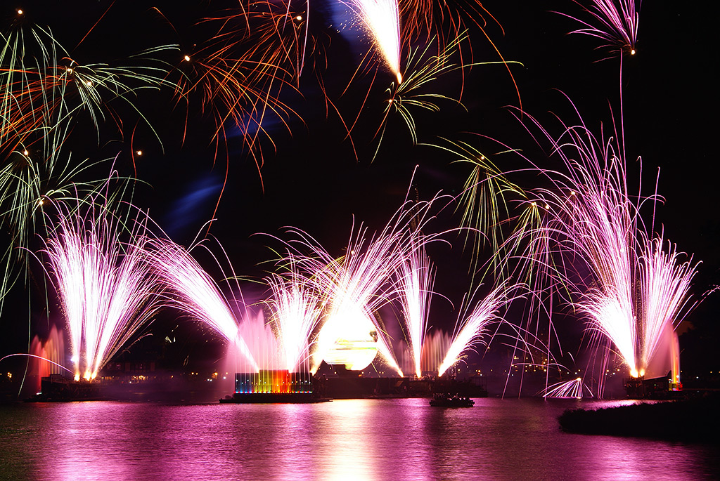 Reflections of Earth show viewed from Germany - Photo 2 of 8