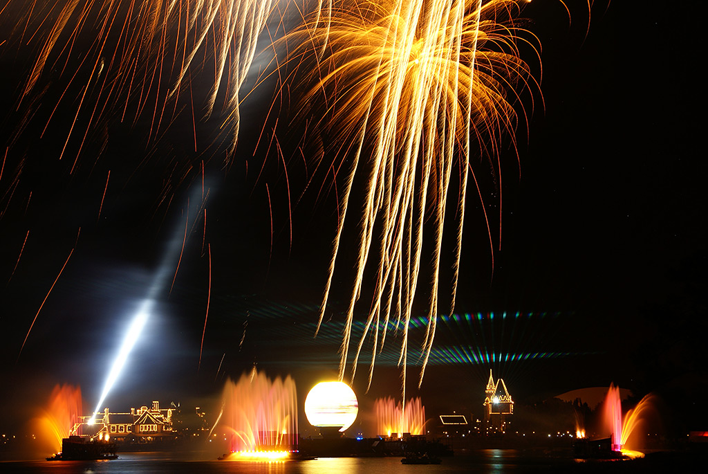 Reflections of Earth show viewed from Germany - Photo 4 of 8