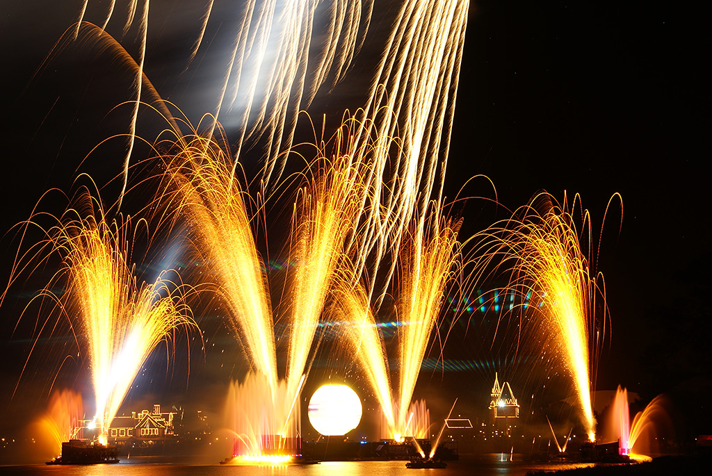 Reflections of Earth show viewed from Germany - Photo 5 of 8