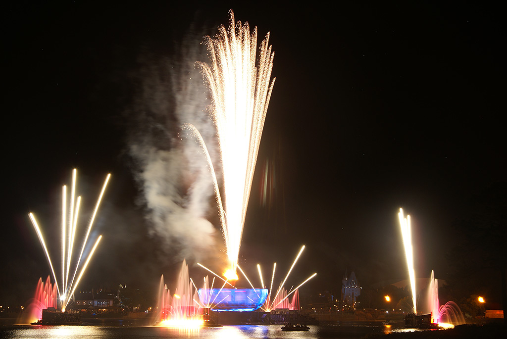 Reflections of Earth show viewed from Germany - Photo 8 of 8