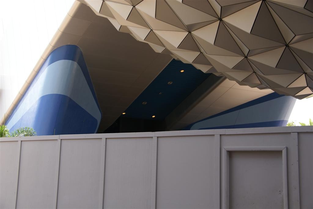 Spaceship Earth sign area now tarp free