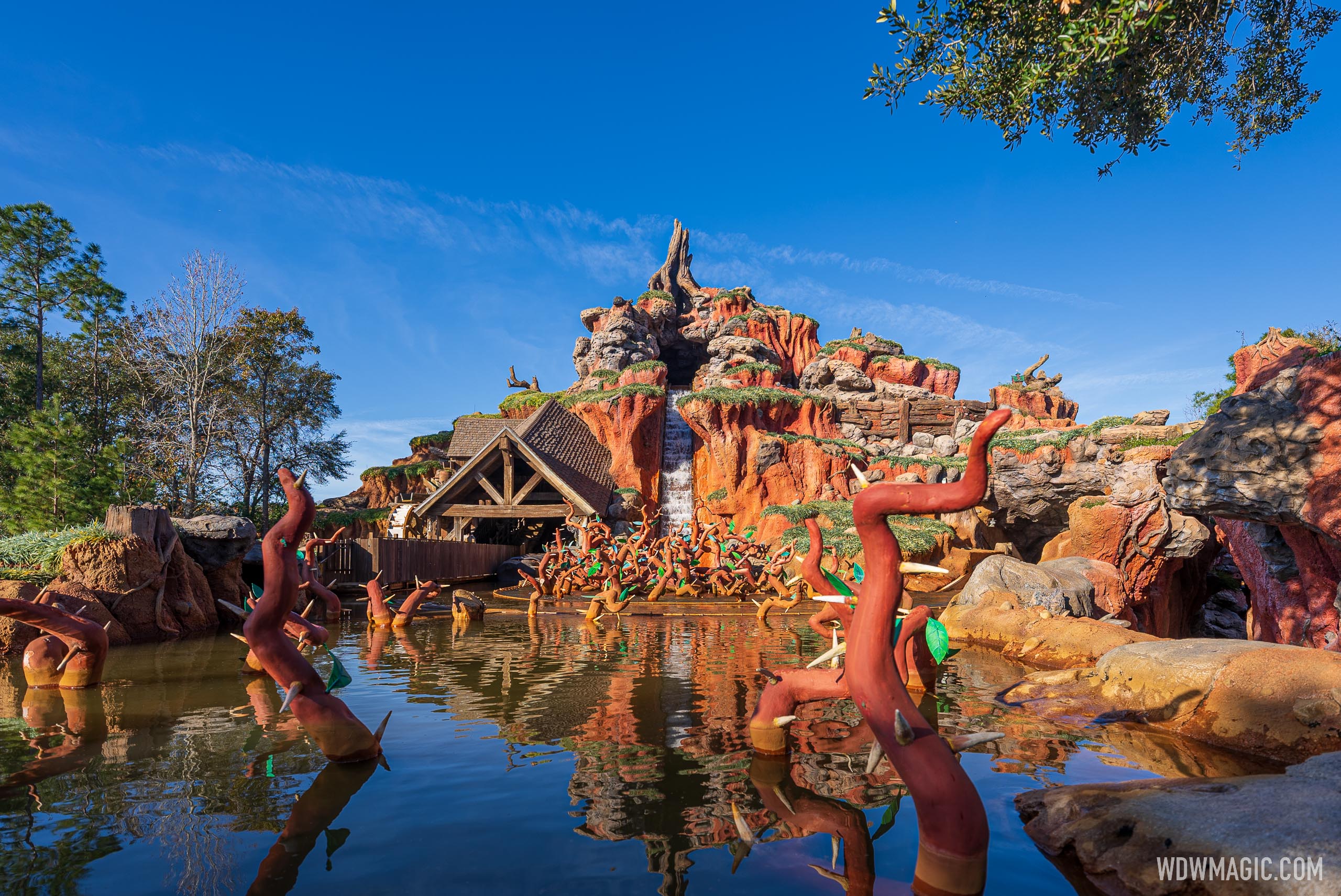 Splash Mountain exterior - Photo 16 of 41