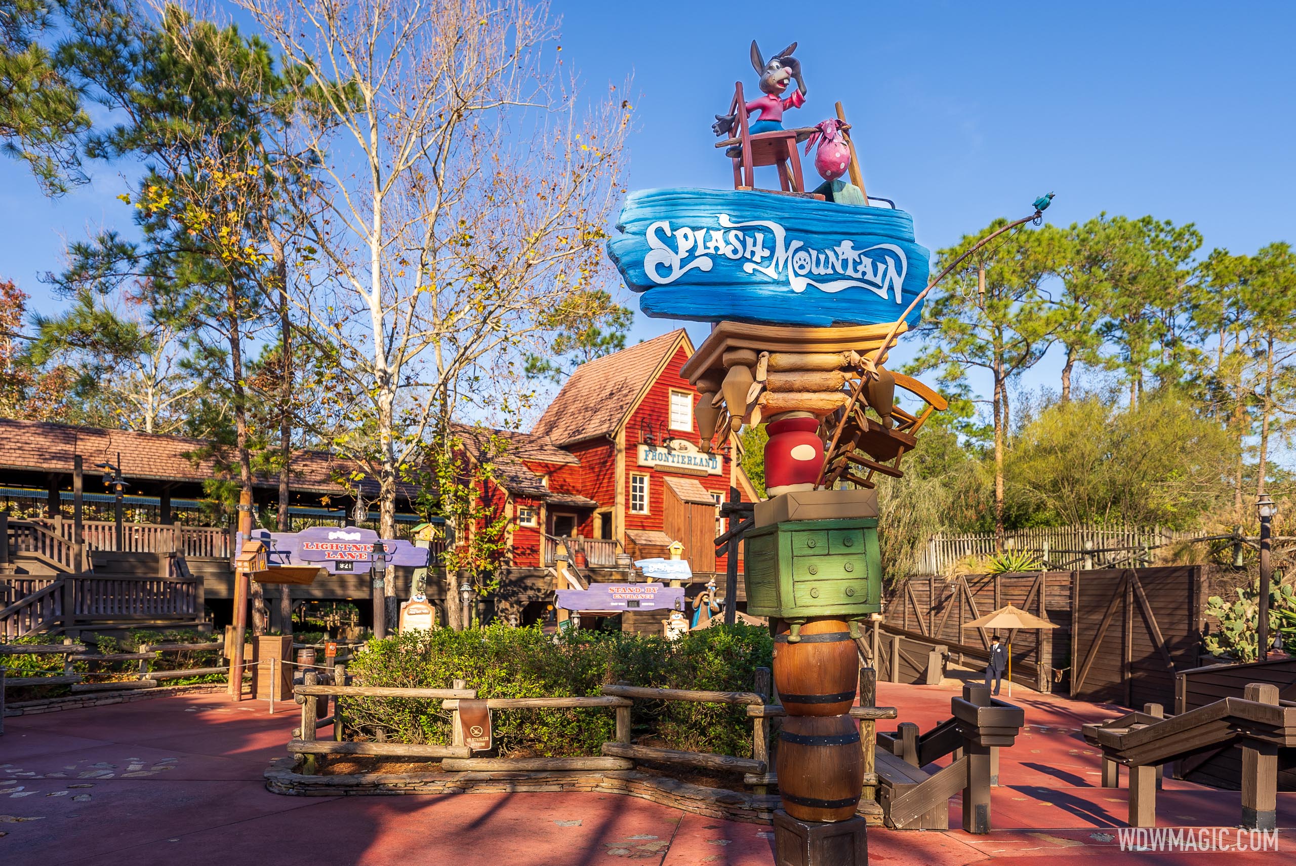 Splash Mountain exterior - Photo 19 of 41