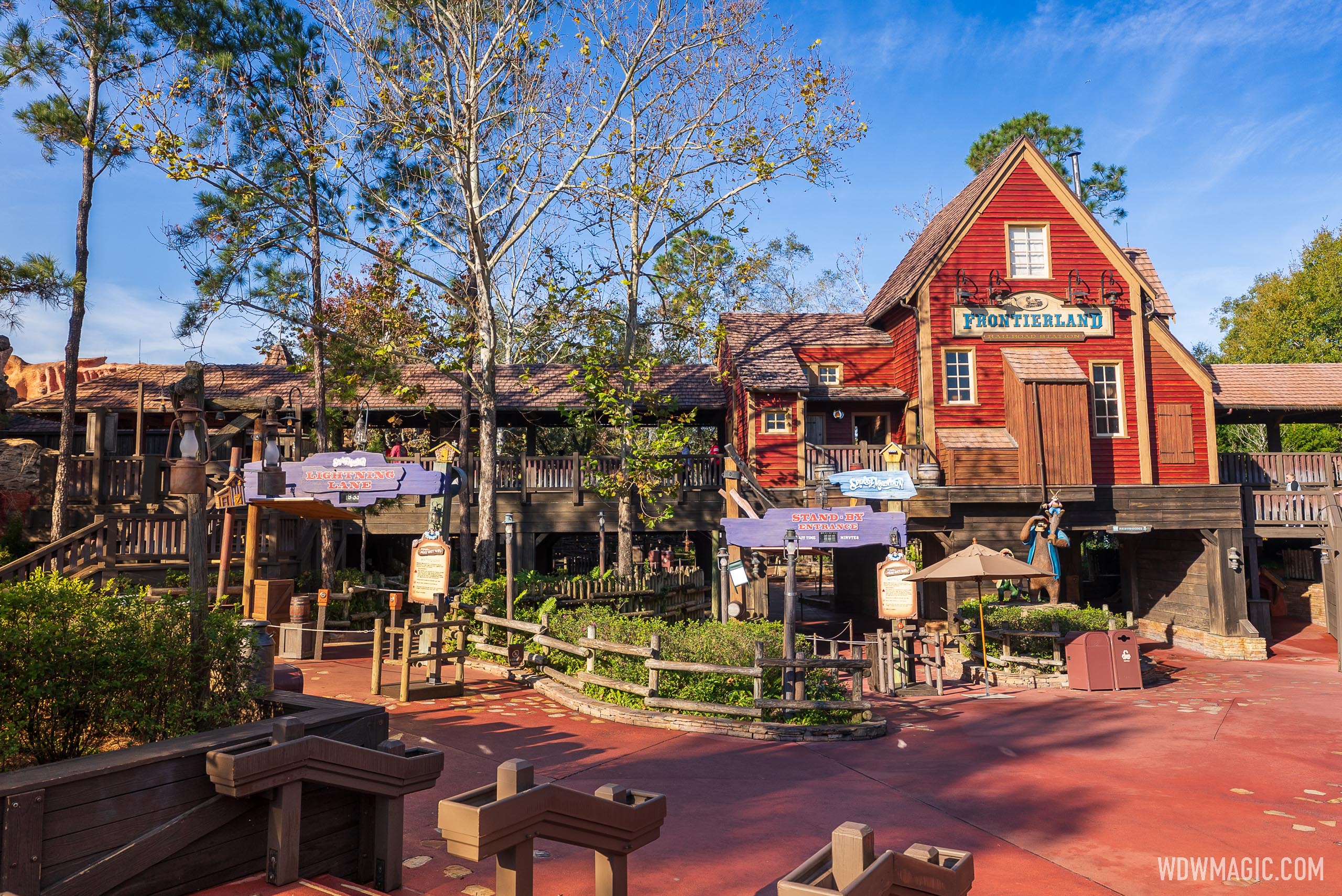 Splash Mountain exterior - Photo 20 of 41
