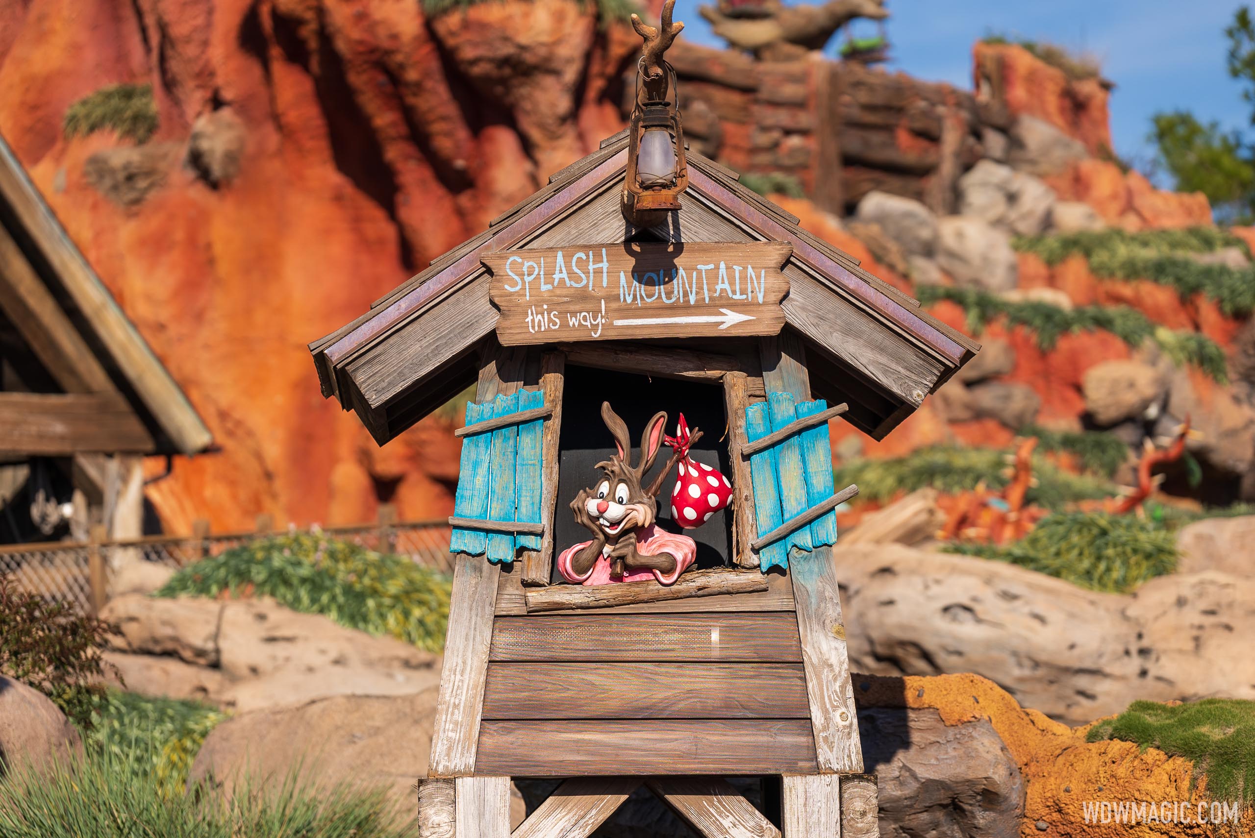 Splash Mountain exterior - Photo 14 of 41