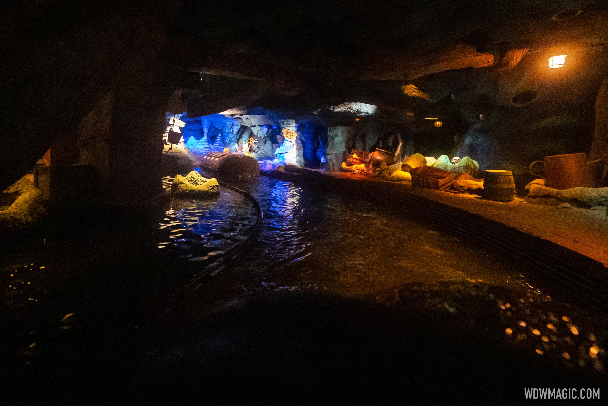 Splash Mountain indoor queue and on-ride - Photo 38 of 59