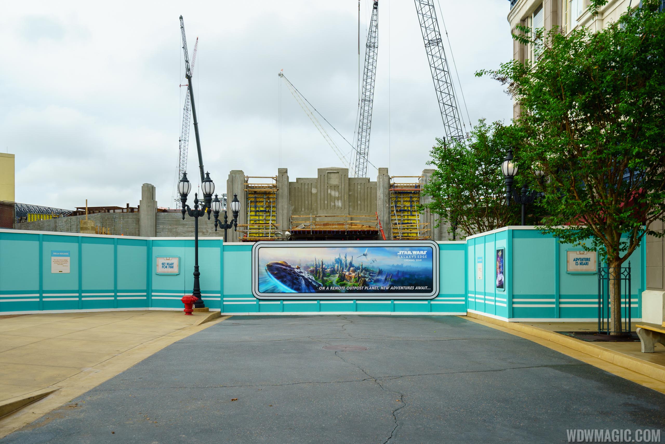 Construction around Entrance to Star Wars Galaxy's Edge - Photo 6 of 7