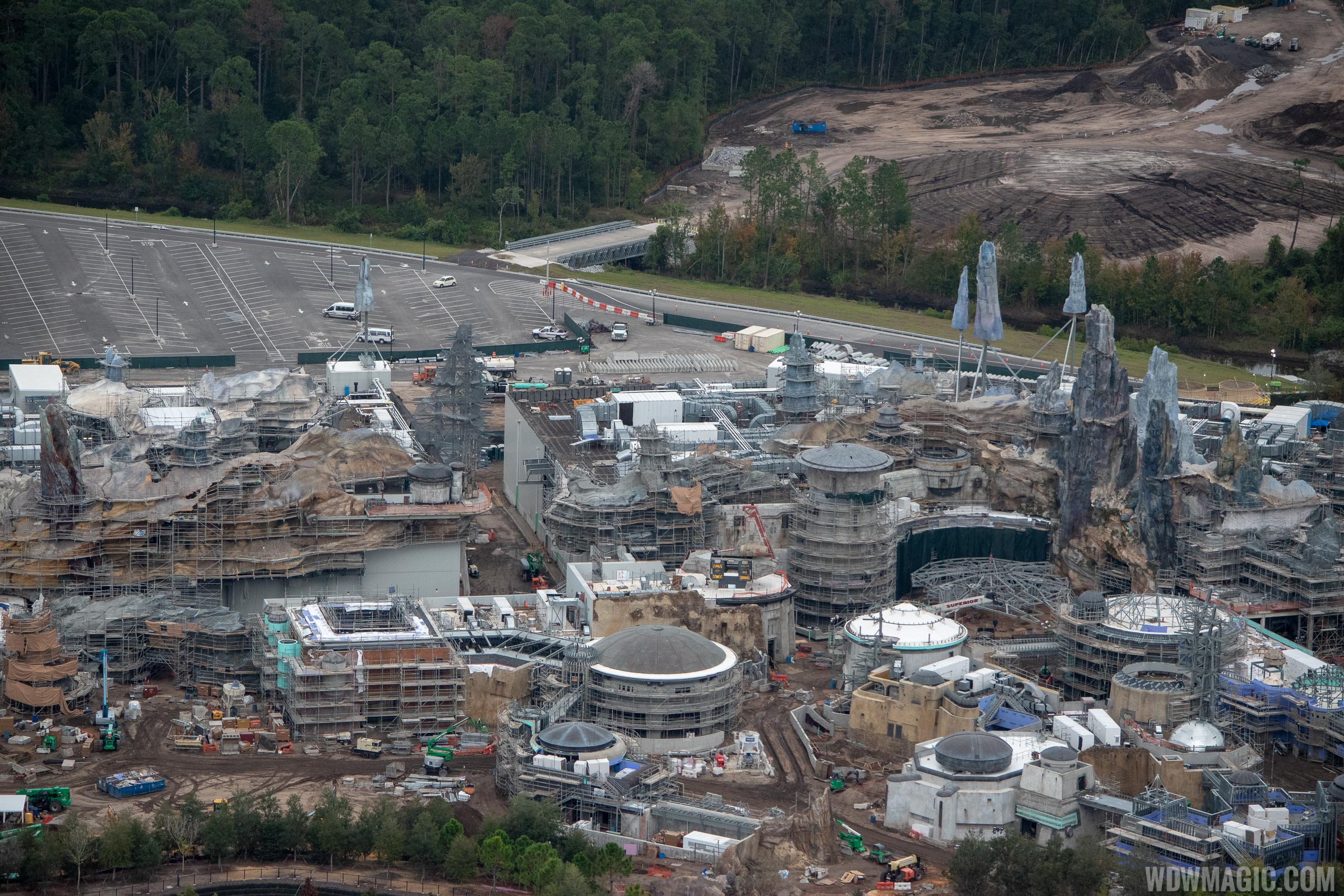 Star Wars Galaxy's Edge aerial pictures - December 2018 - Photo 2 of 33