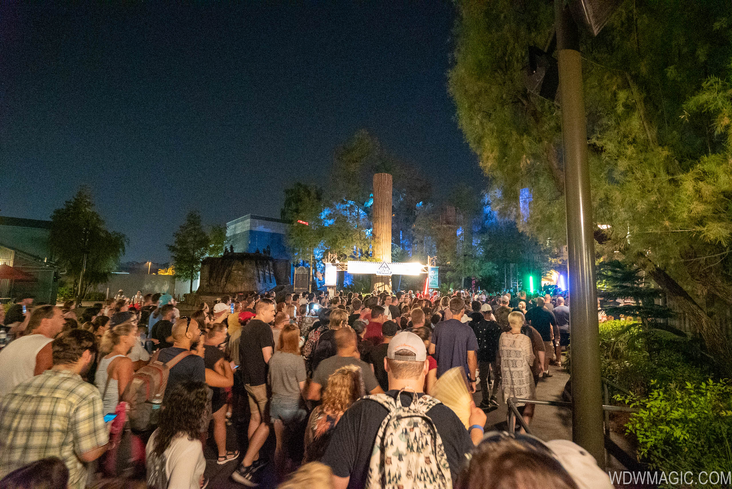 Star Wars Galaxy's Edge opening day crowds at Disney's Hollywood ...