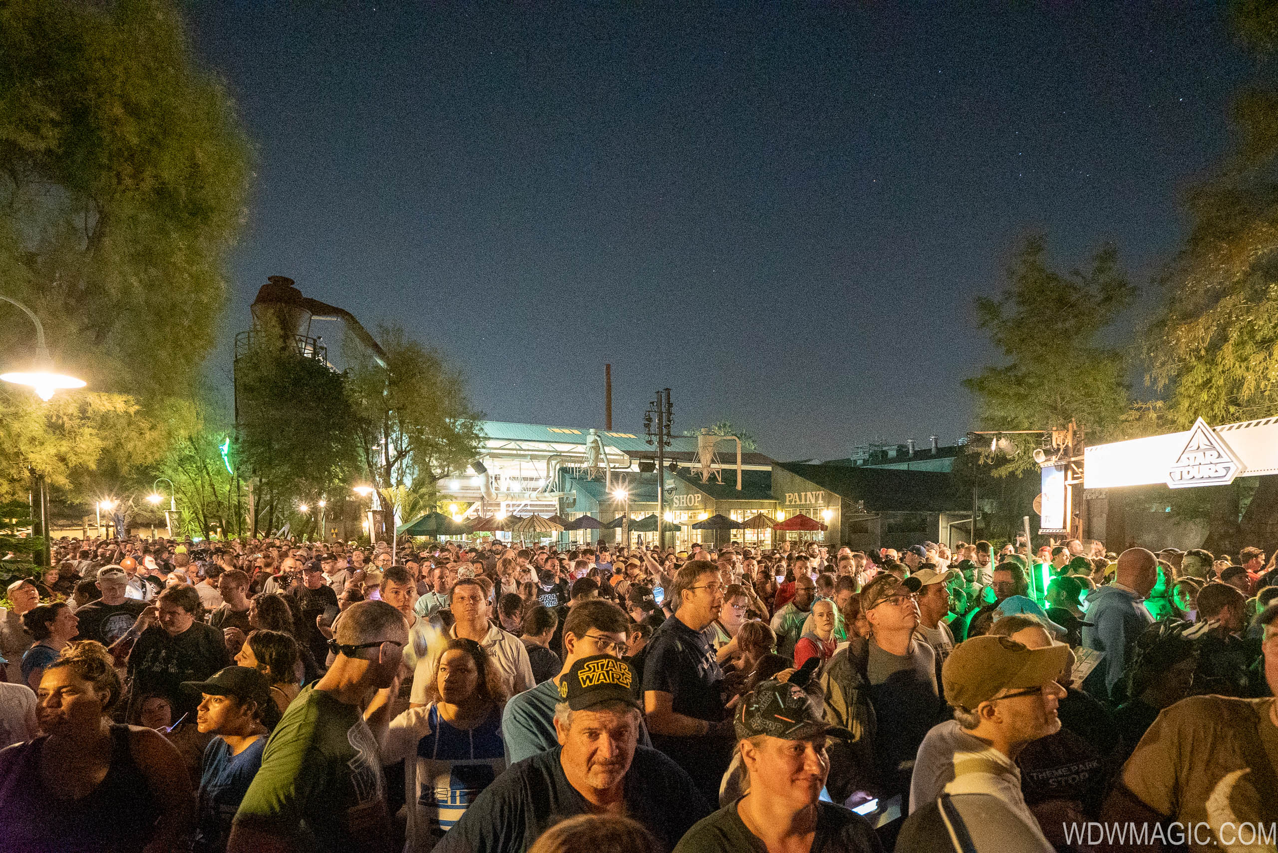 Star Wars Galaxy's Edge opening day crowds at Disney's Hollywood ...