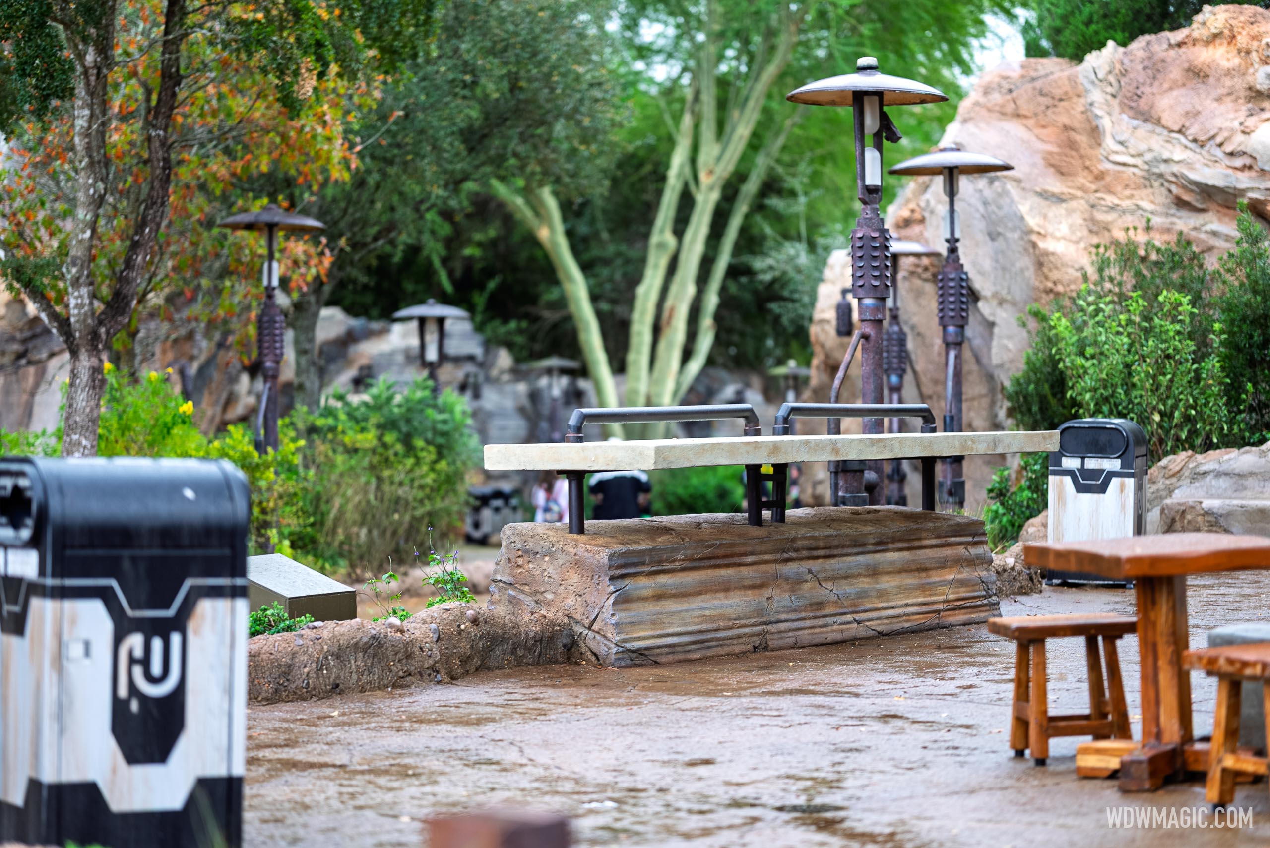 New Star Wars Galaxy's Edge Seating Area Opens at Disney's Hollywood ...