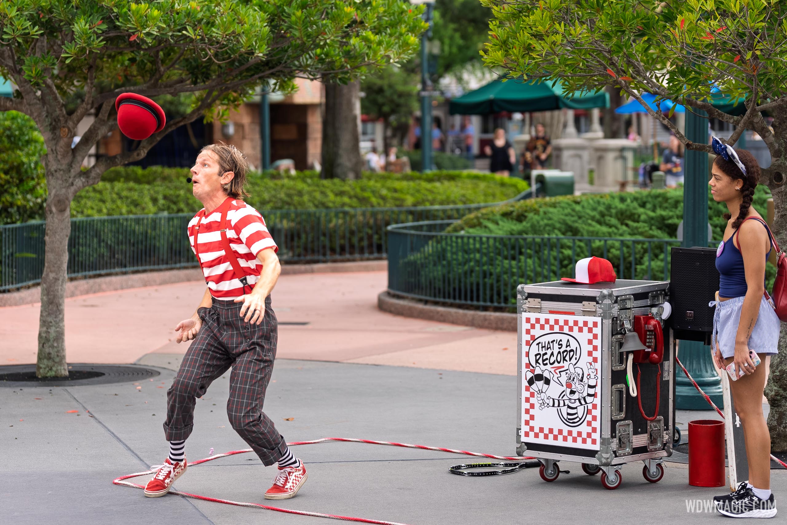 That's a Record Juggling Show - Photo 2 of 8