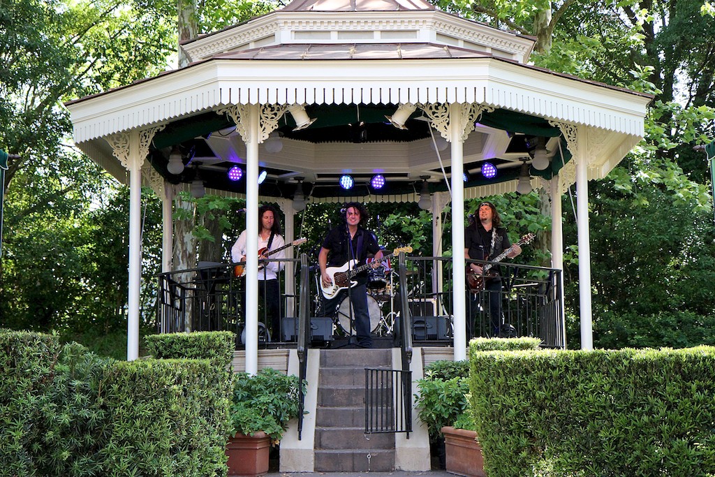 Debut performance - Photo 5 of 16