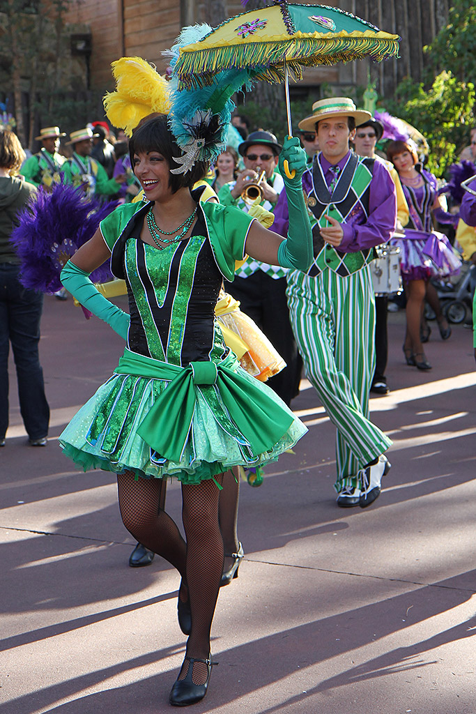 Tiana’s Showboat Jubilee! - Liberty Square parade entrance - Photo 2 of 11