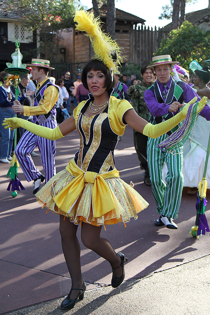 Tiana’s Showboat Jubilee! - Liberty Square parade entrance - Photo 4 of 11