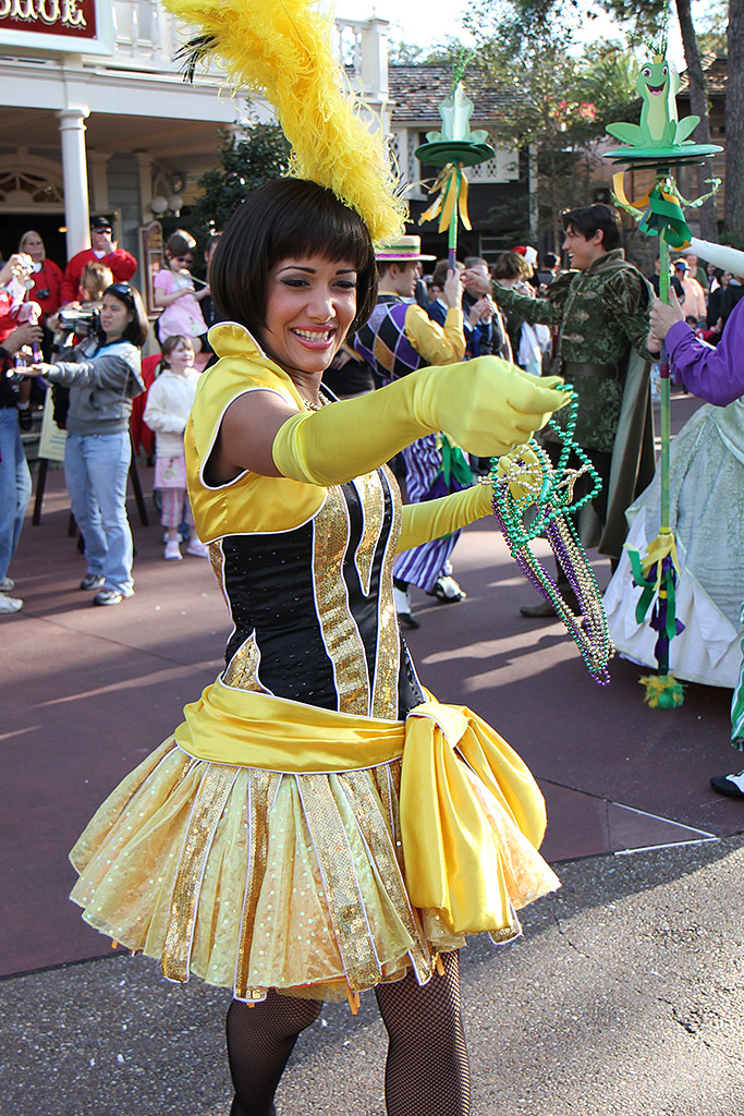 Tiana’s Showboat Jubilee! - Liberty Square parade entrance - Photo 9 of 11
