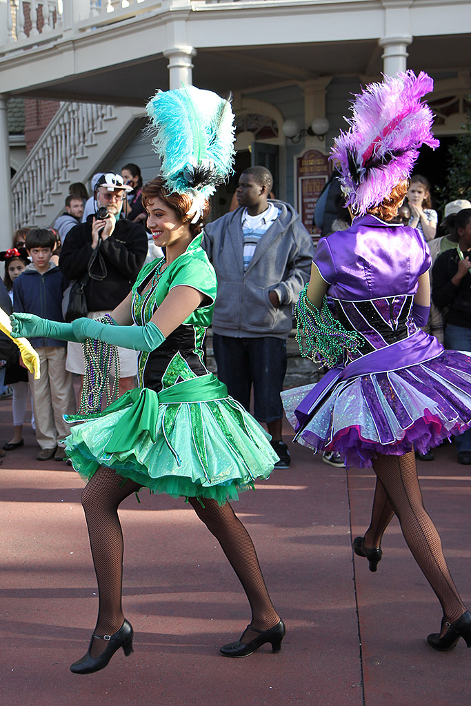 Tiana’s Showboat Jubilee! - Liberty Square parade entrance - Photo 10 of 11