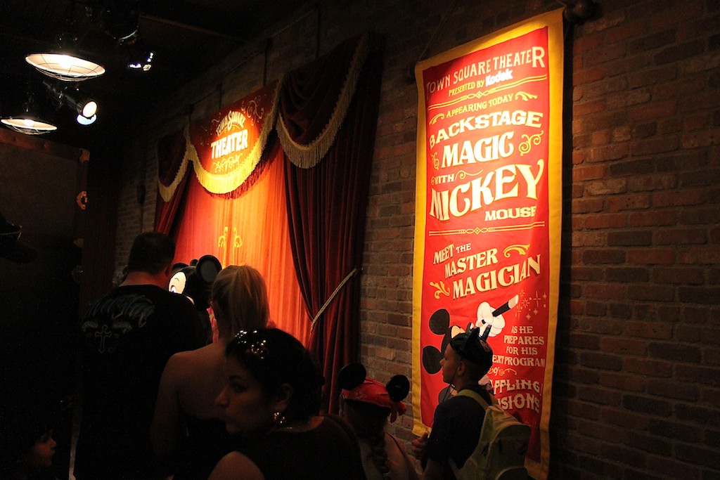 Town Square Theater interior and Mickey Mouse meet and greet - Photo 18 ...