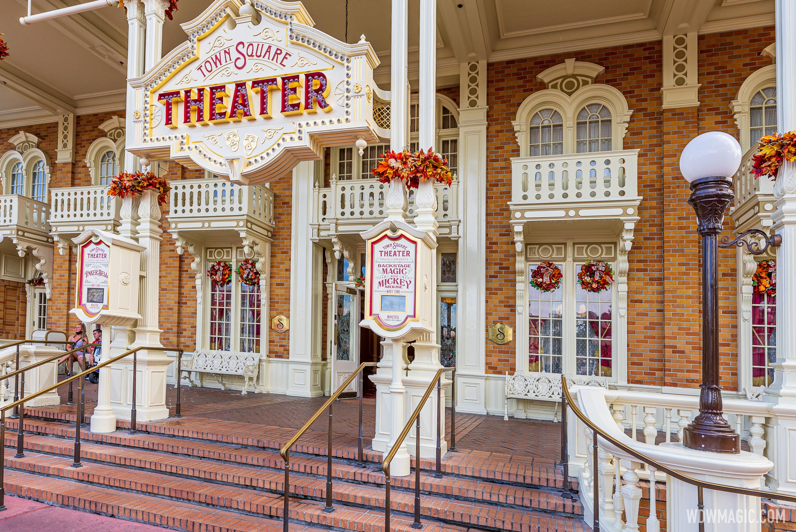 Town Square Theater character meet and greets - Photo 5 of 12