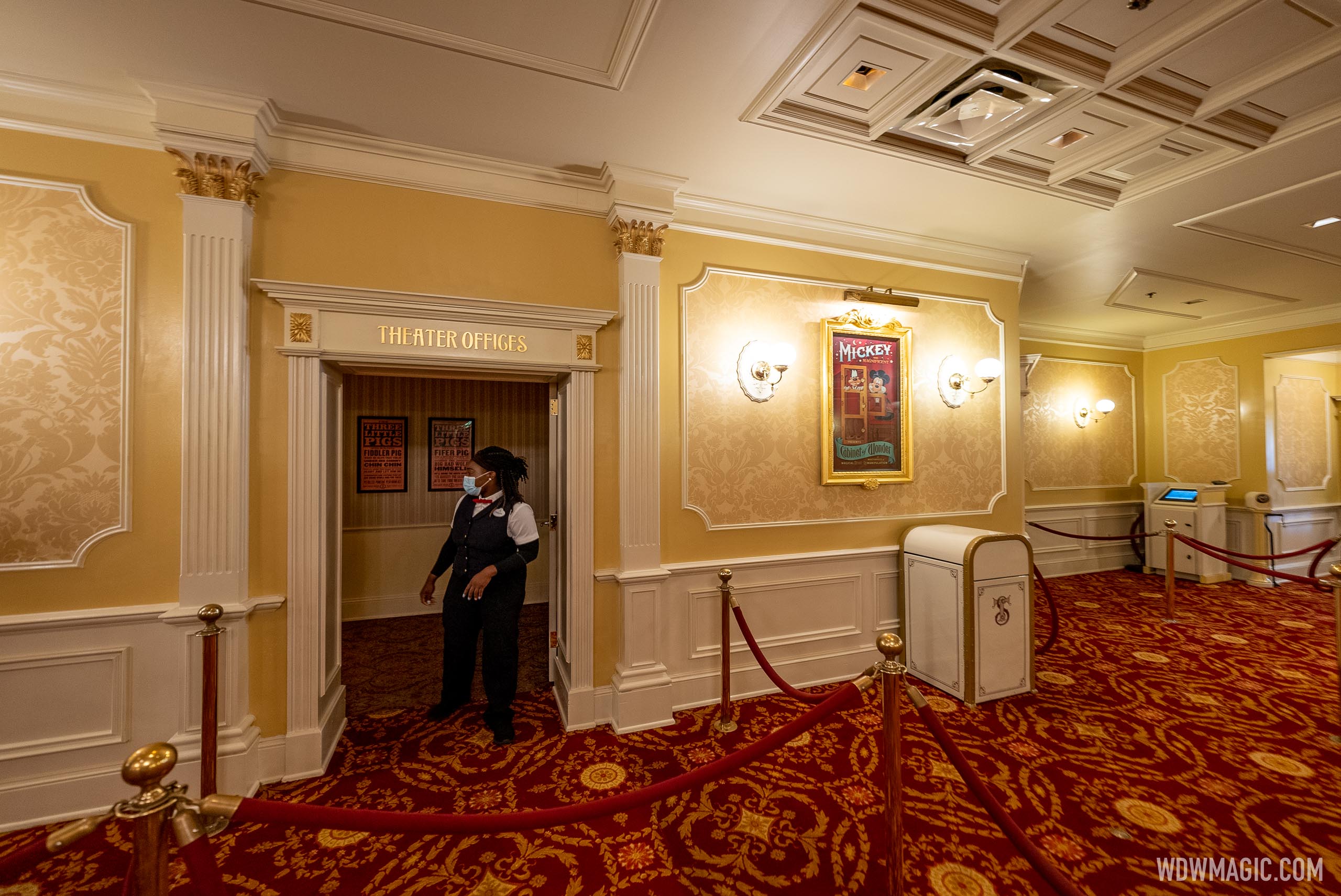 Town Square Theater character meet and greets - Photo 7 of 12