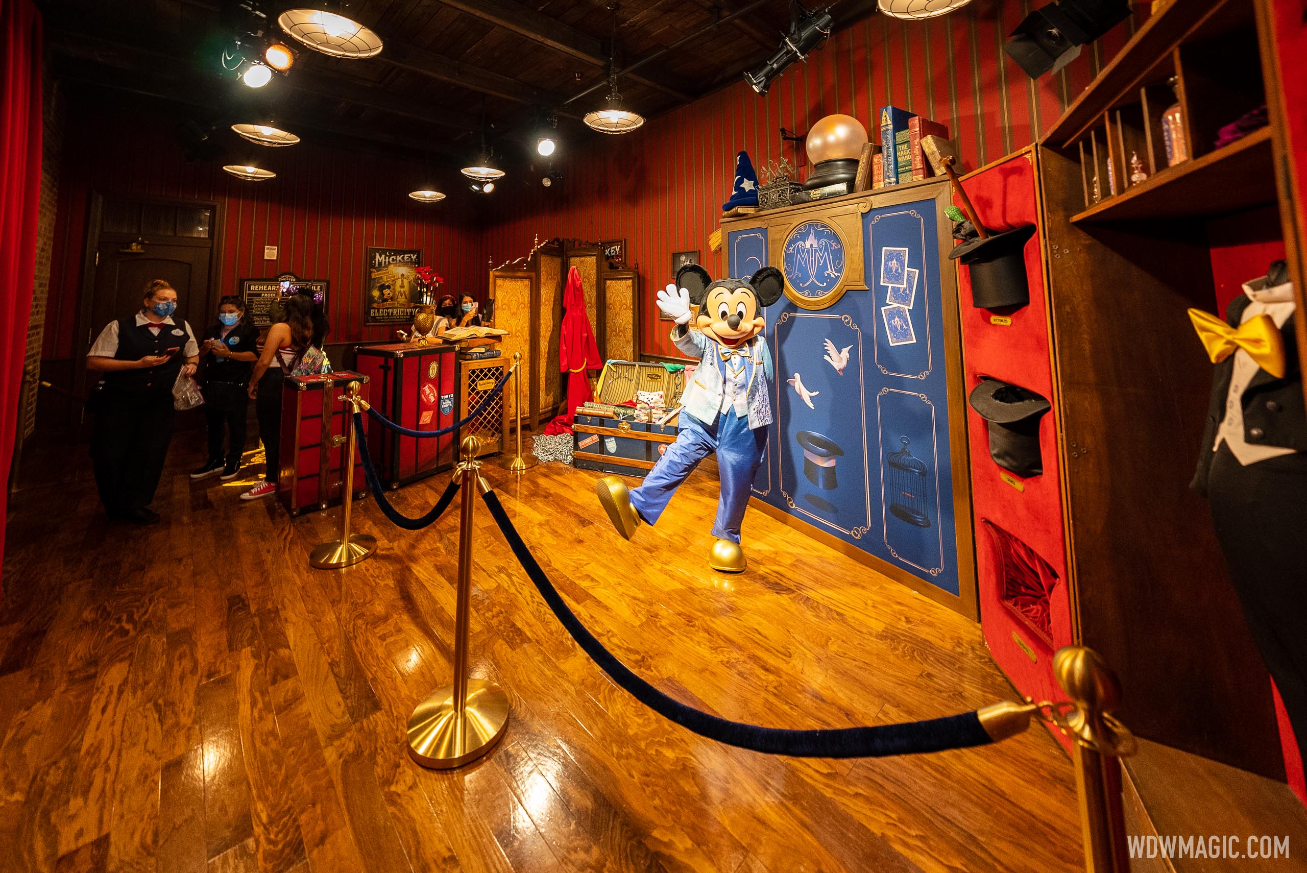 Town Square Theater character meet and greets - Photo 12 of 12