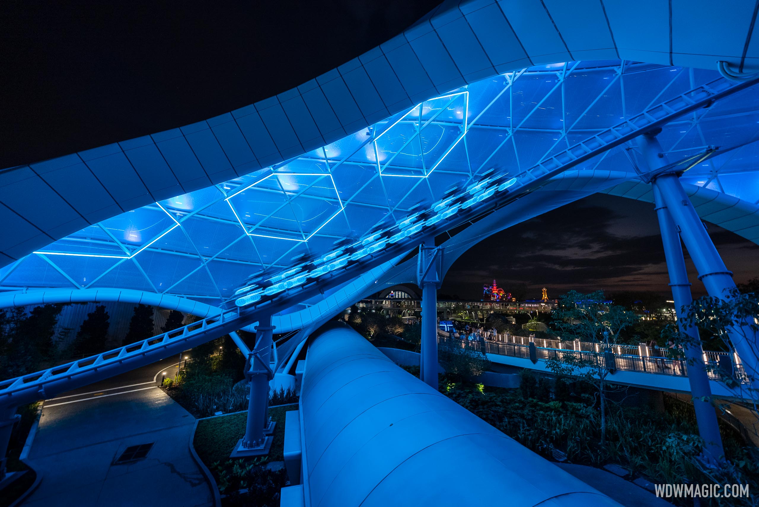 TRON Lightcycle Run overview - Photo 7 of 39