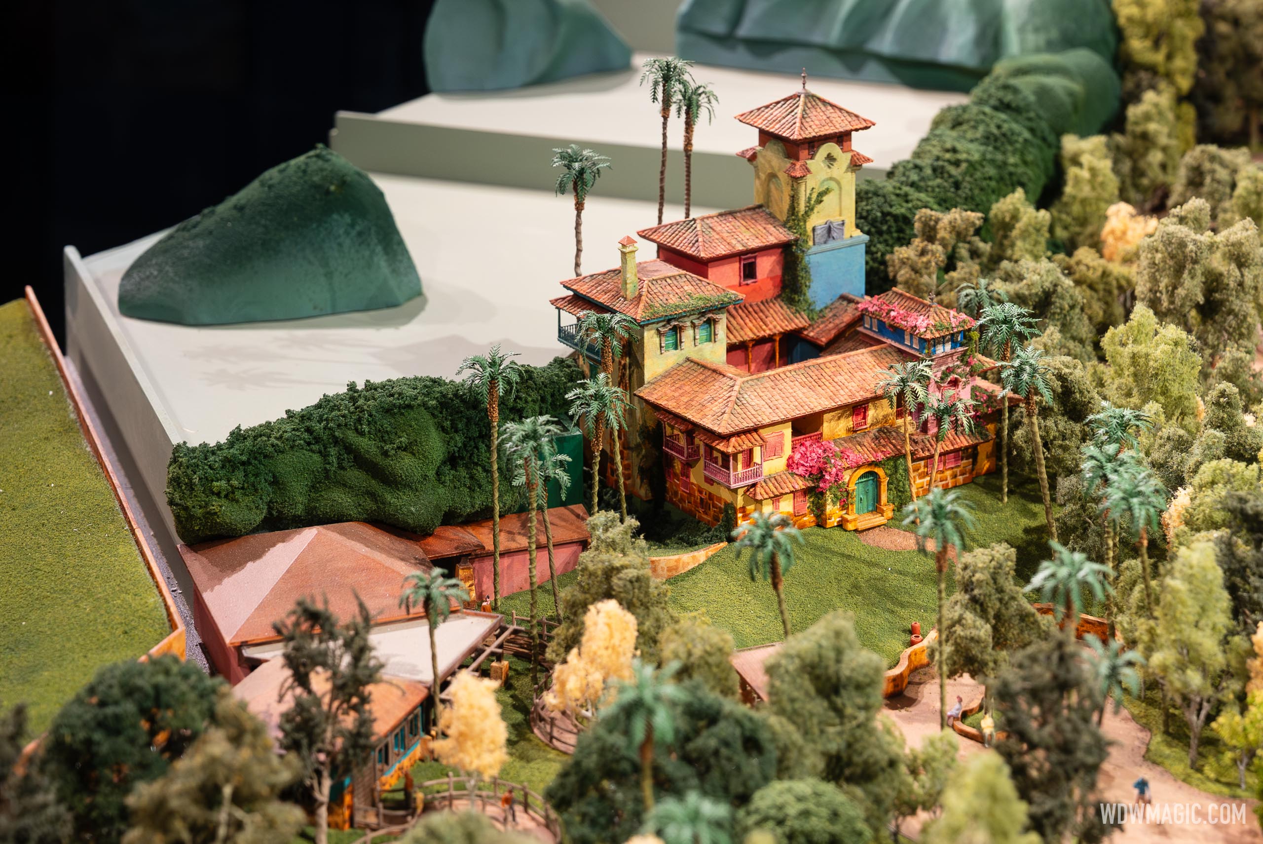 Tropical Americas Scale Model - Photo 2 of 4