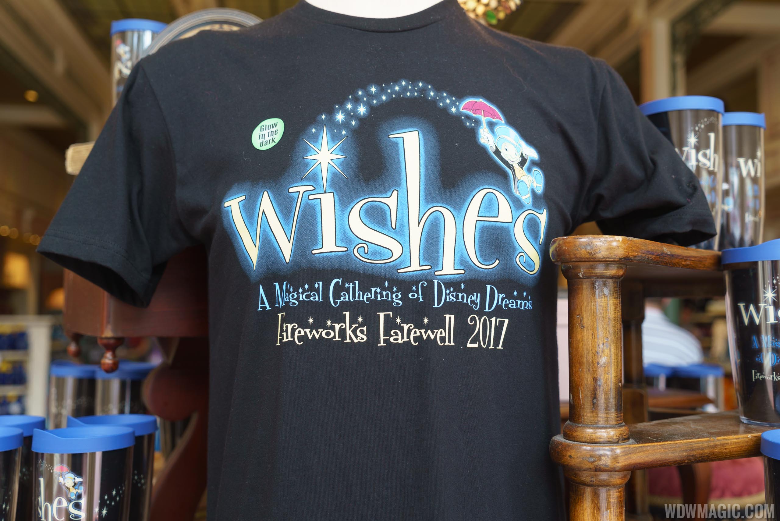 PHOTOS - Wishes farewell merchandise